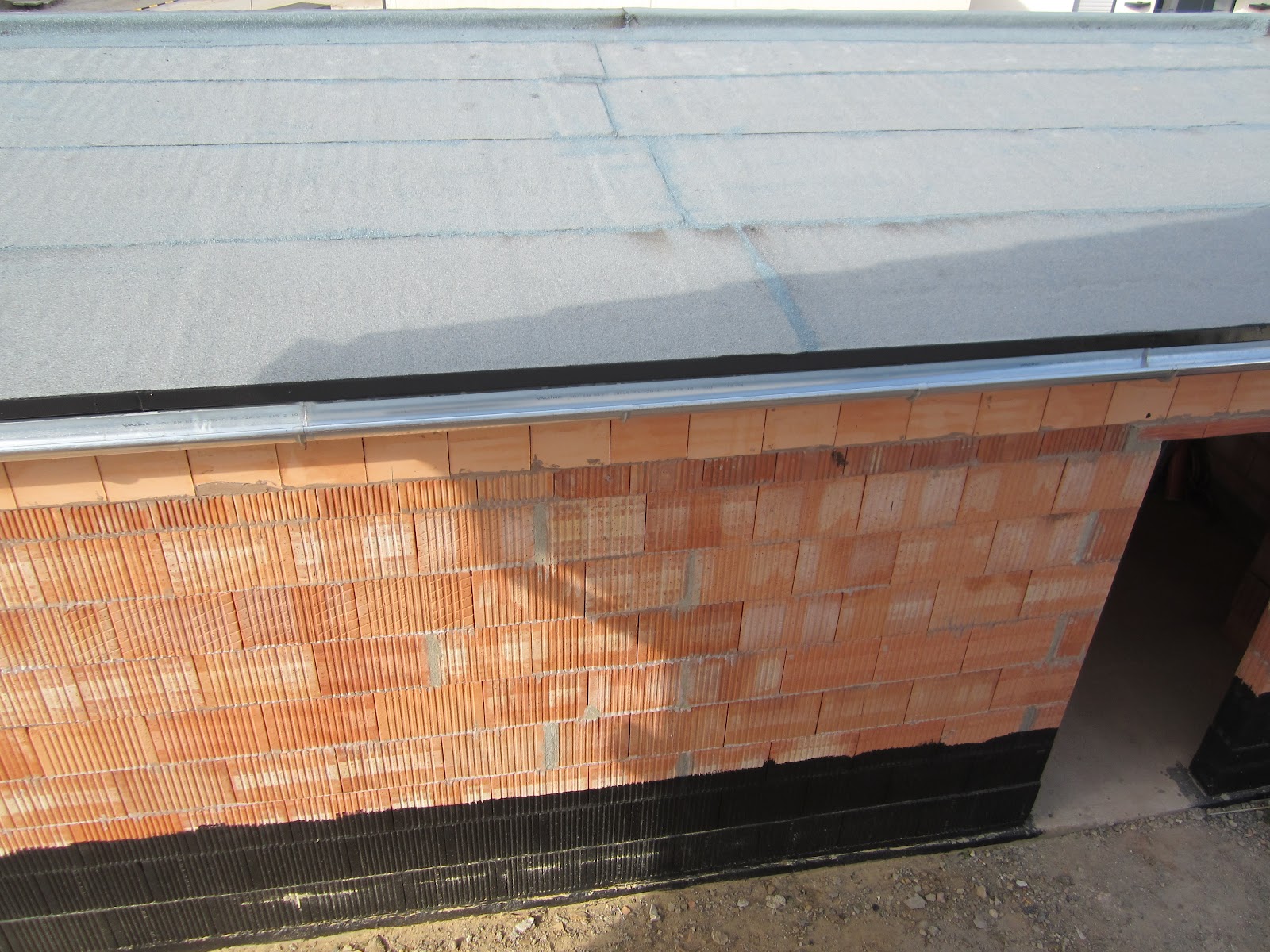 Unser Hausbau: Garage in Eigenleistung: 3. Lage Bitumenbahn angeschweißt