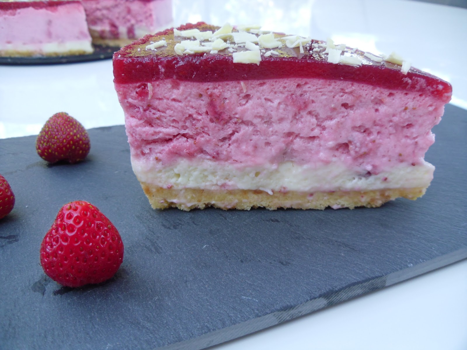 Gourmande ou passionnée...: Bavarois à la fraise, framboise et chocolat ...
