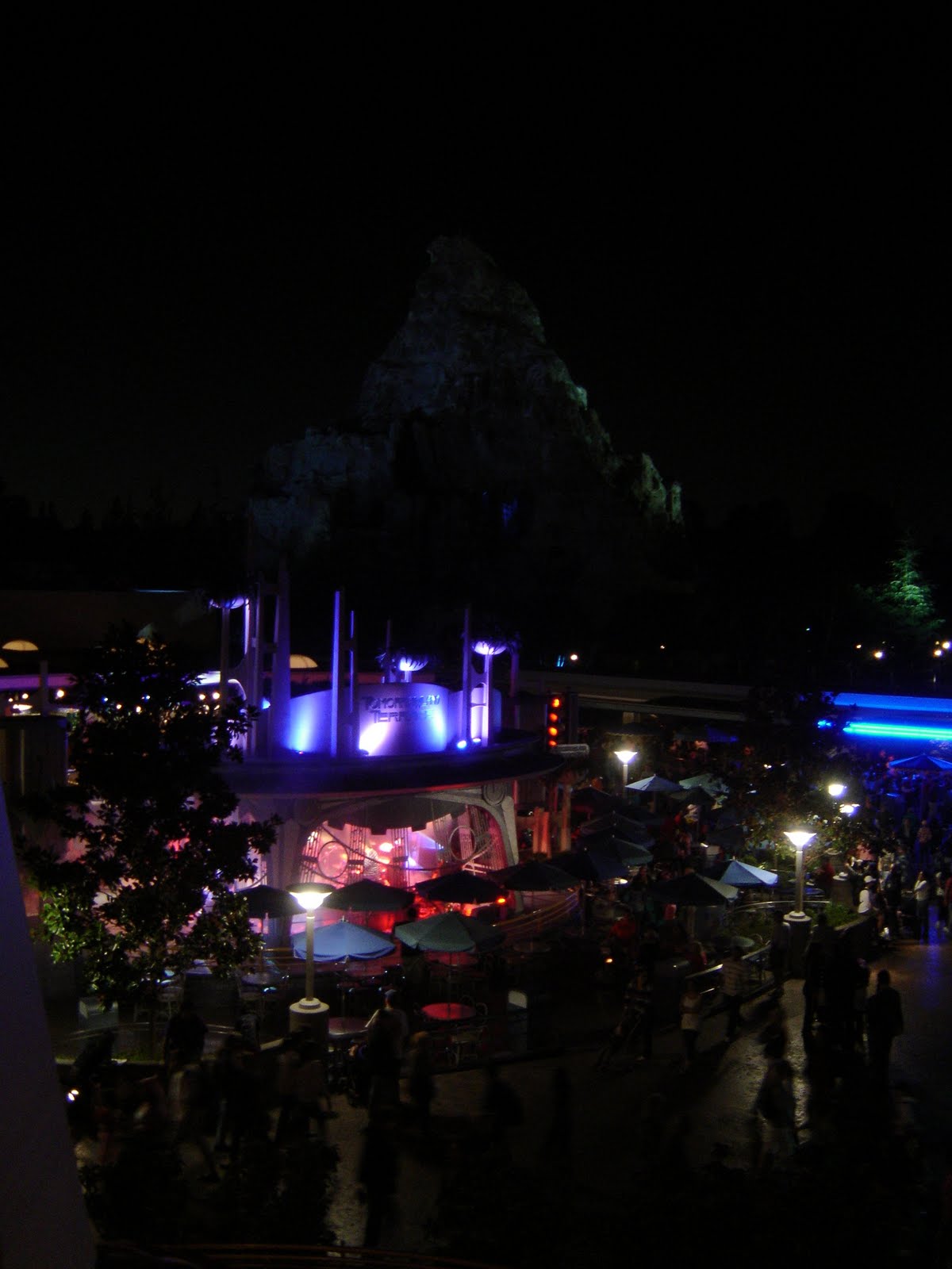 Disney Vacation Kingdom: Tomorrowland Terrace Stage