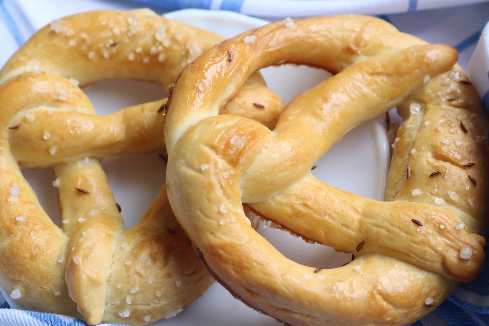 Bakina kuhinja - hrskavi slani pereci kao iz pekare - Bakini domaci i ...