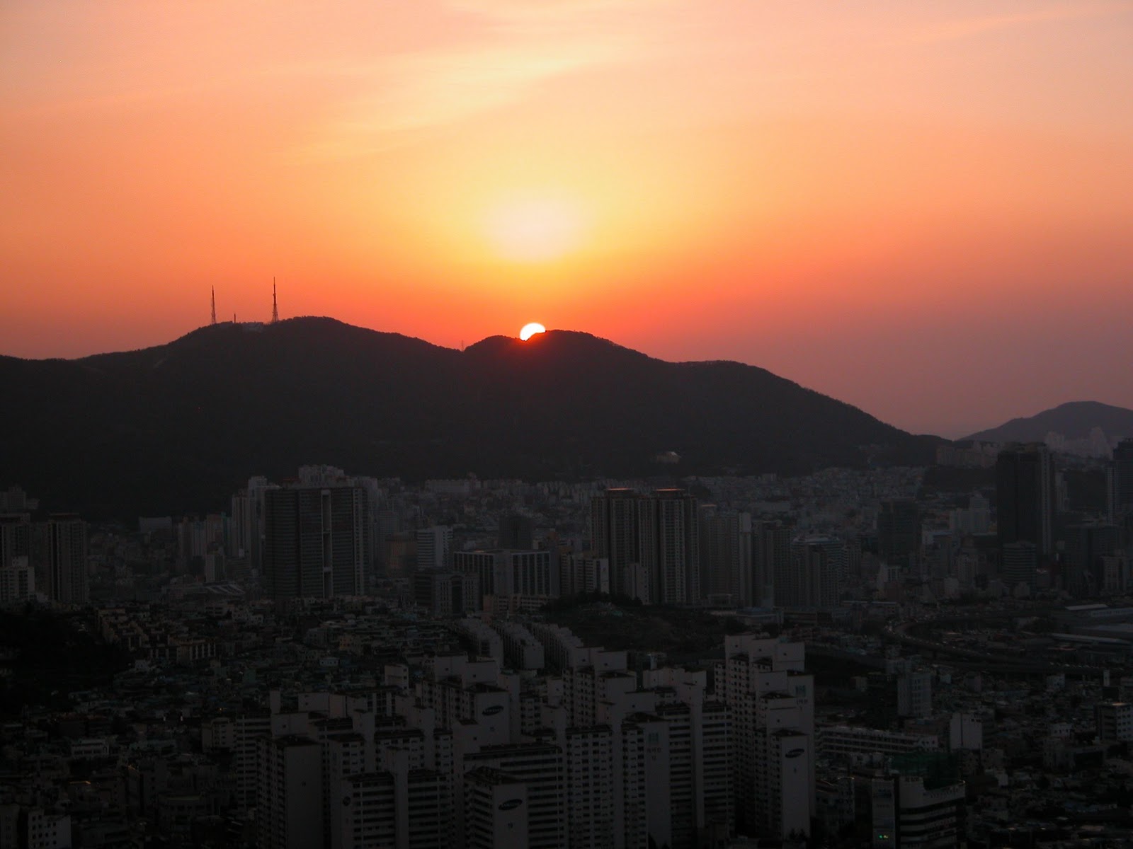 De Hanmer À Busan: A November Sunrise in Busan