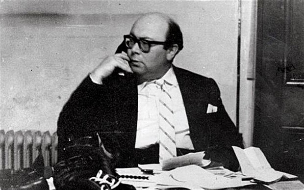 La música del loco en la colina: Get'em out by friday, Genesis