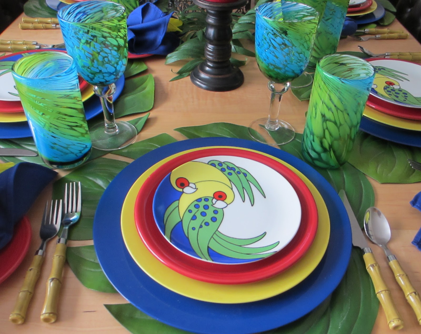 The Welcomed Guest: Fitz & Floyd Parrot Table