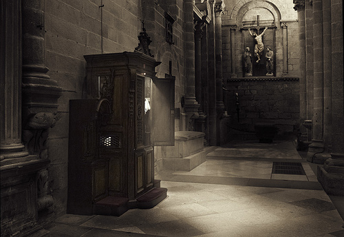 ESOTERICA: EL ASPECTO SECRETO DE LA CONFESIÓN RELIGIOSA