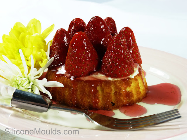 SiliconeMoulds.com Blog: Individual Strawberry Sponge Flans