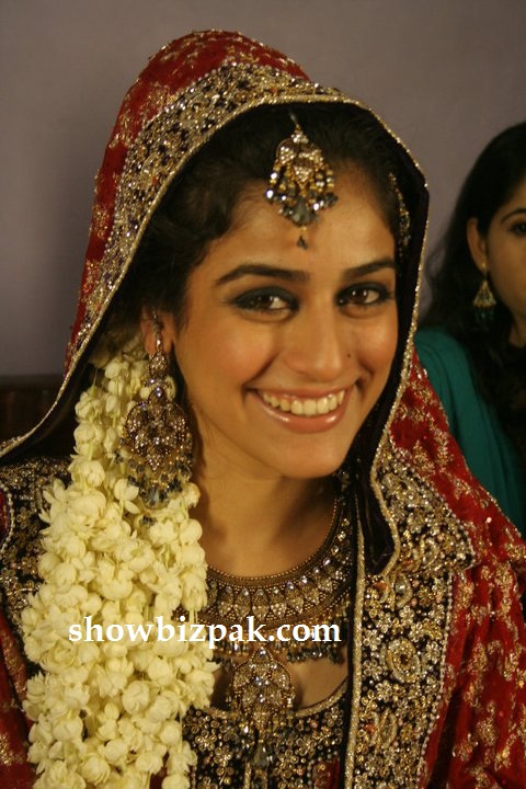 Pakistani Showbiz : Alishba Yousuf