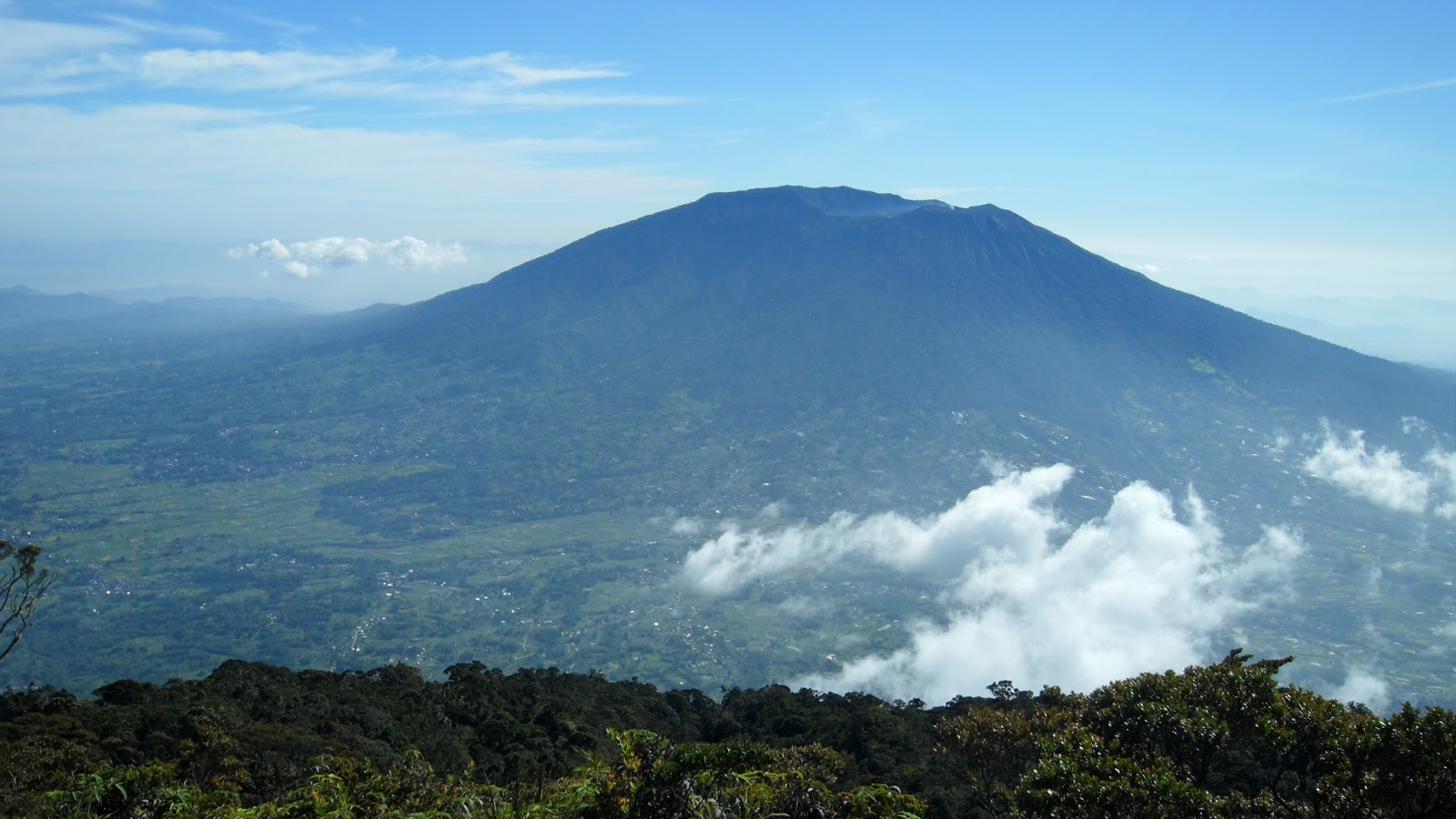 EKOGEO: MENGENAL GUNUNG-GUNUNG DI PULAU SUMATERA