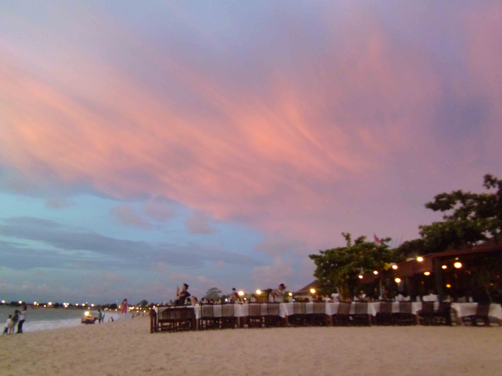 Pesona Senja Romantis Pantai Jimbaran Bali - empiechubby.com