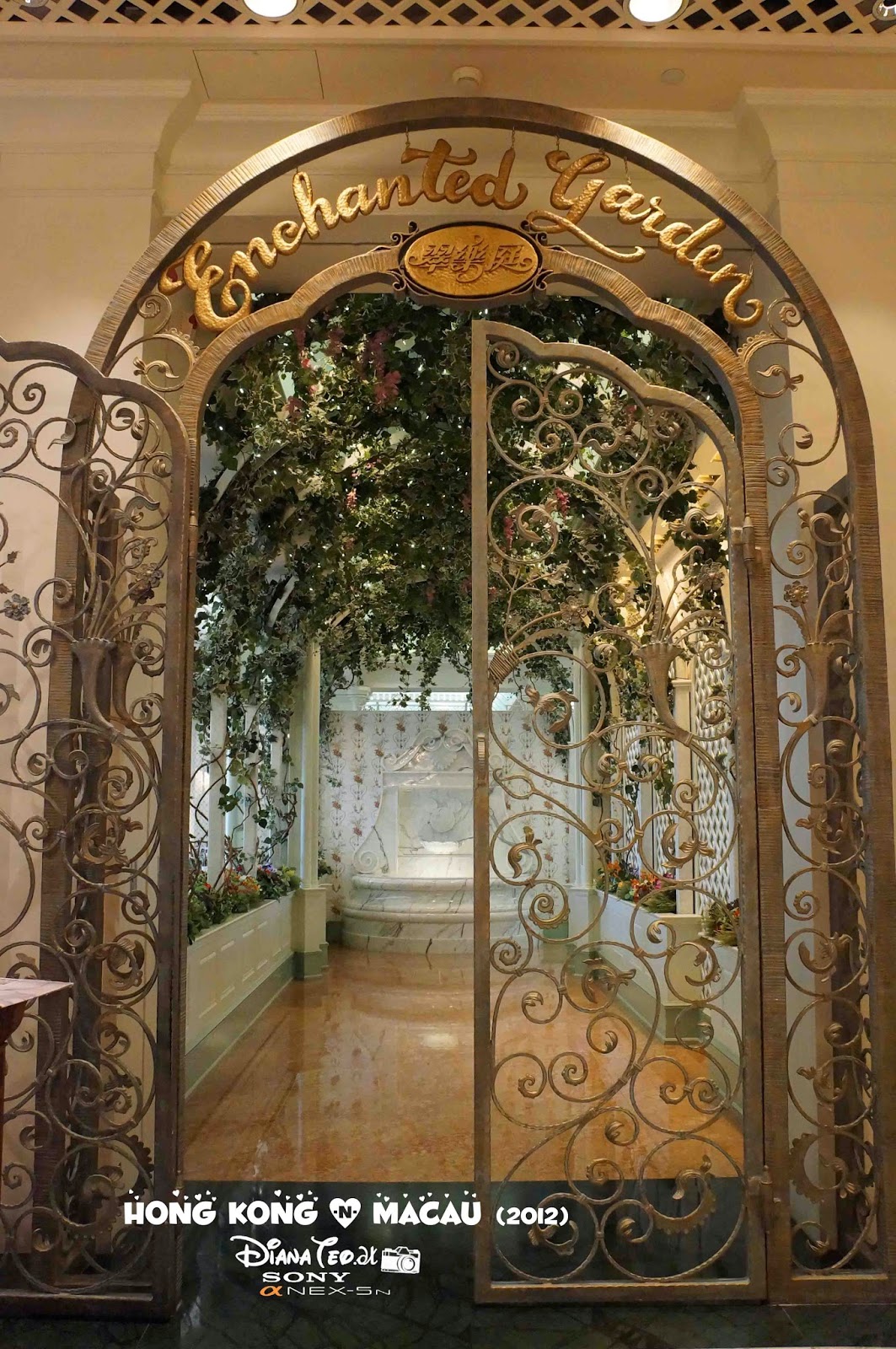 Disney's Hollywood Hotel & Breakfast at Enchanted Garden Restaurant ...