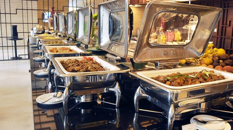 Sarapan Ala Buffet di Canary Coffee Shop Hotel Aston Priority ...