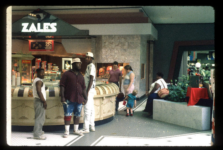 Candid Photos Taken at Malls Across America That Brought Us Back to the ...