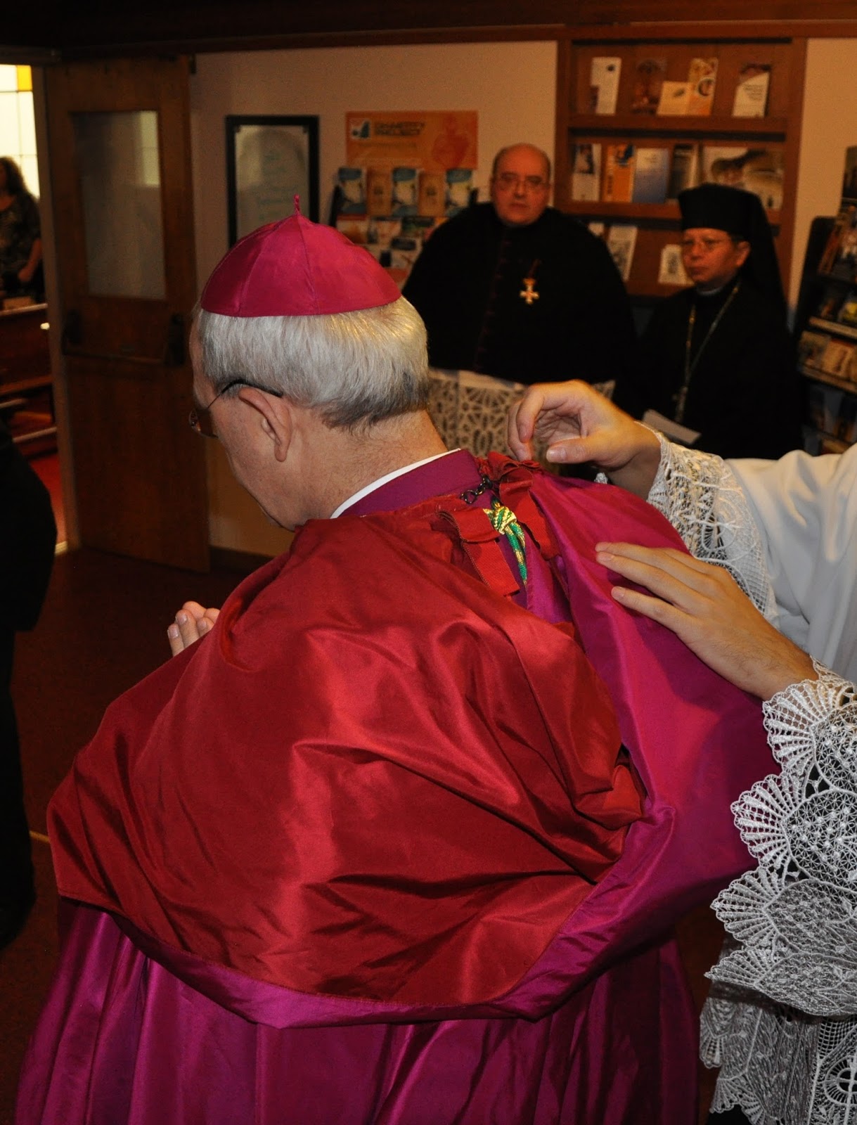 Orbis Catholicus Secundus: Cappa Magna