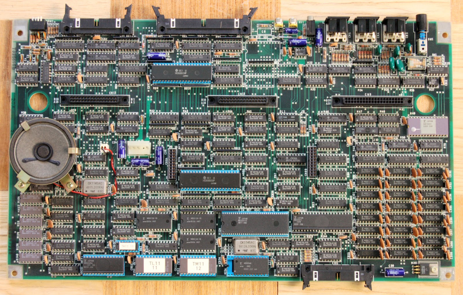 富士通 FM-7の内部写真