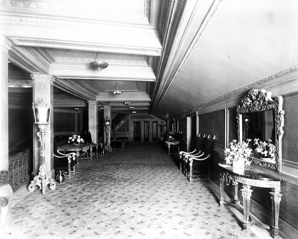 San Francisco Theatres: The Warfield Theatre: interior