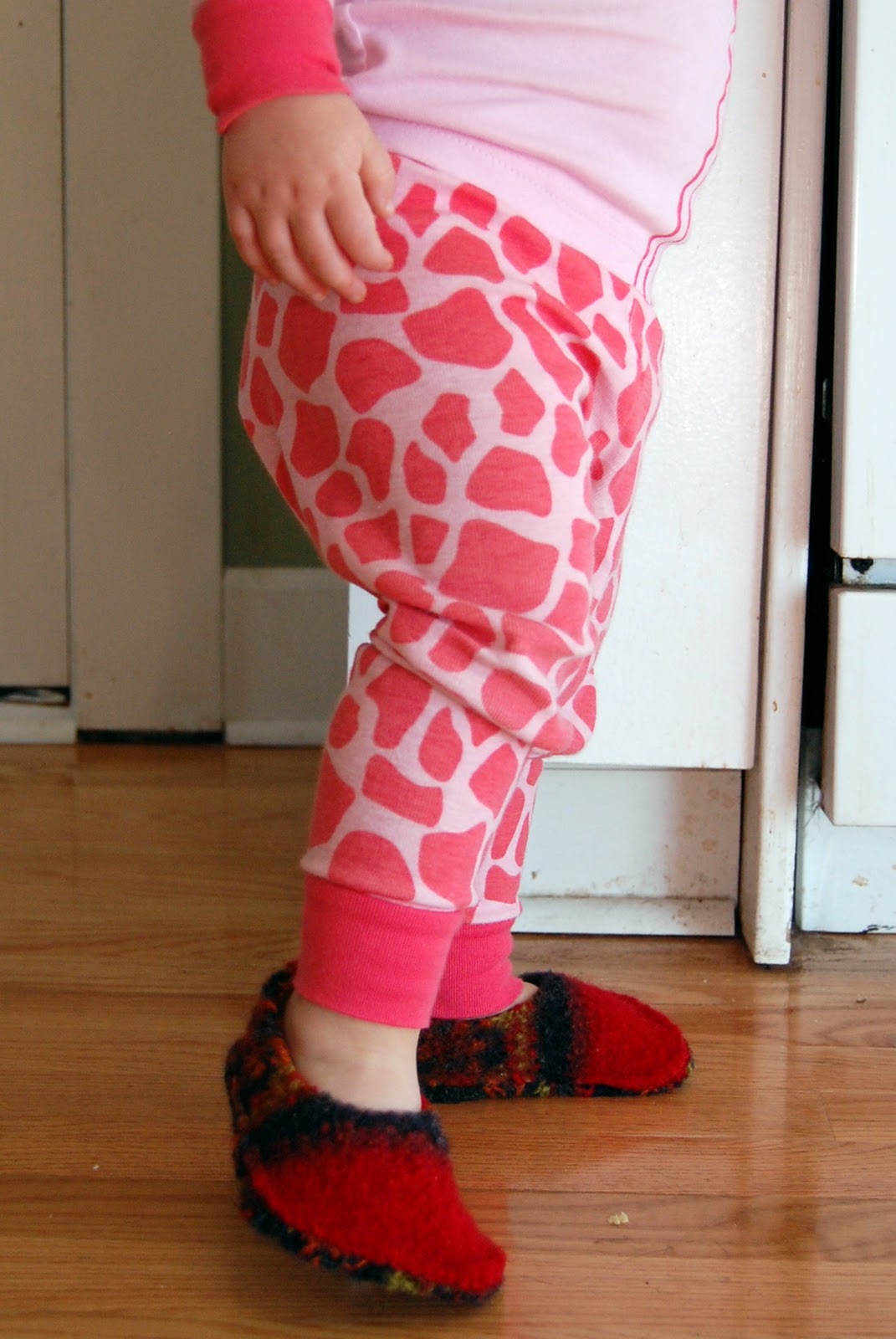 Beth Being Crafty: So in love with these upcycled slippers!