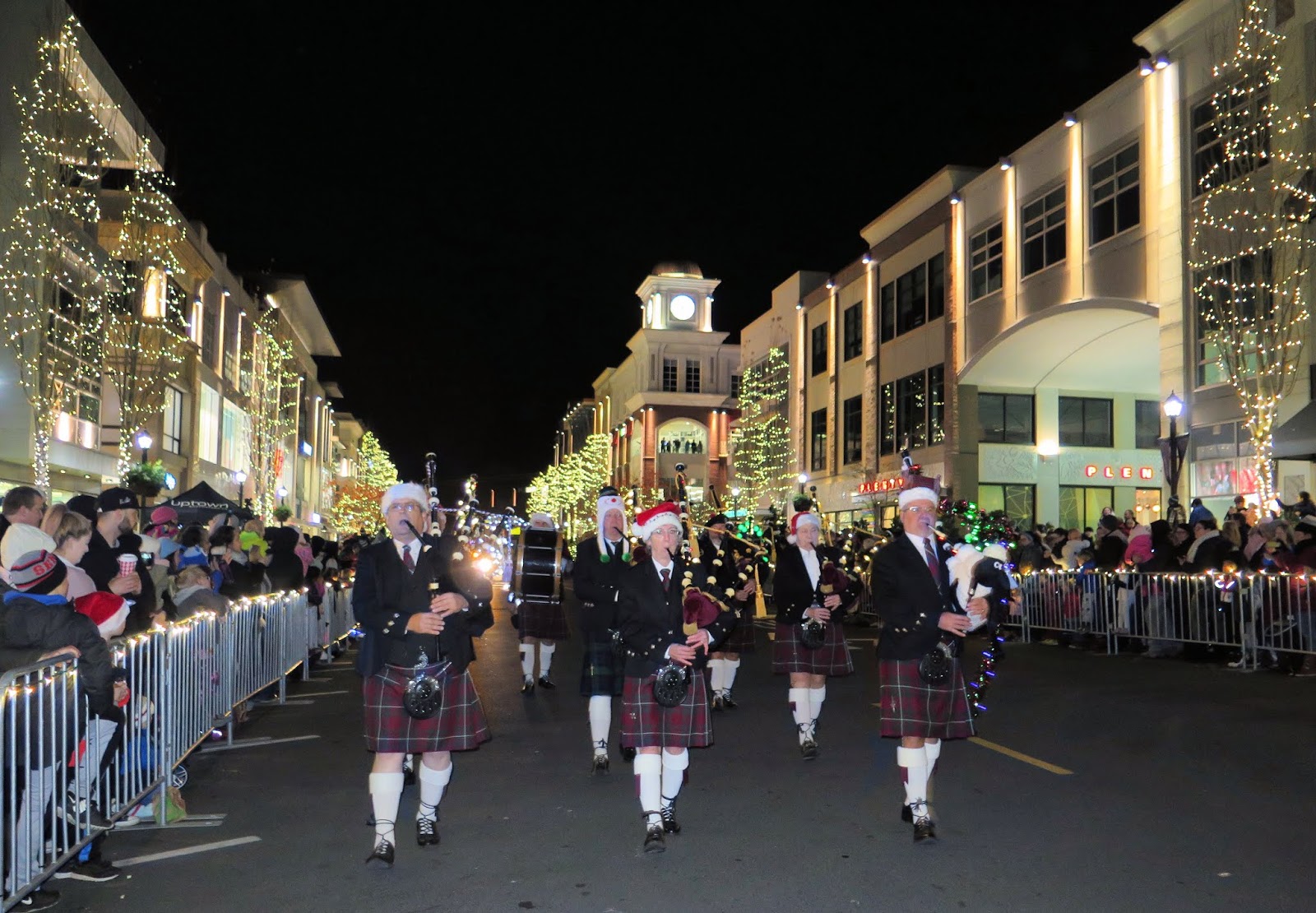 Saanich Peninsula Pipe Band: Uptown Christmas Tree 'Light Up' Parade...