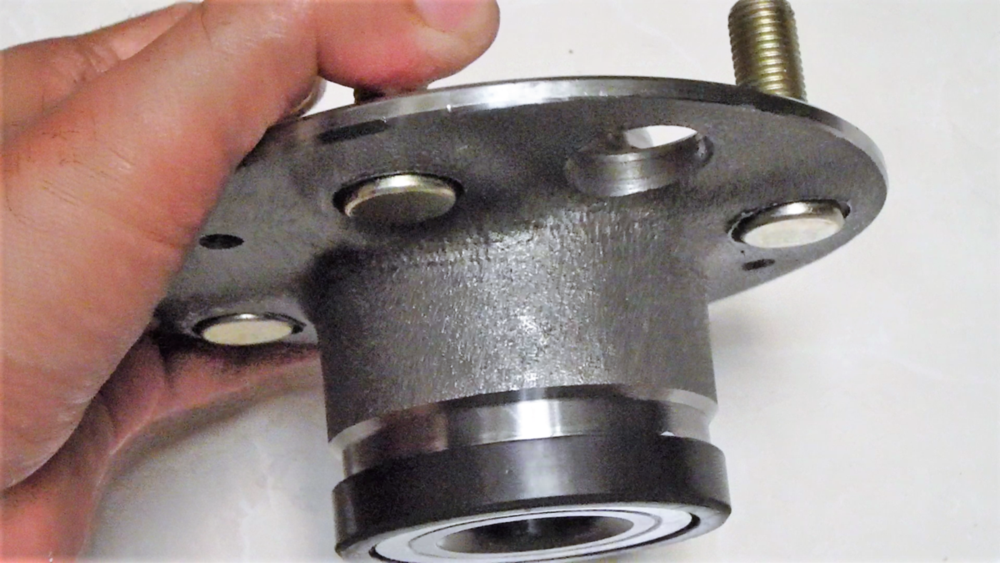 ~: Bearing Roda Belakang Mobil, Cara Melepaskan