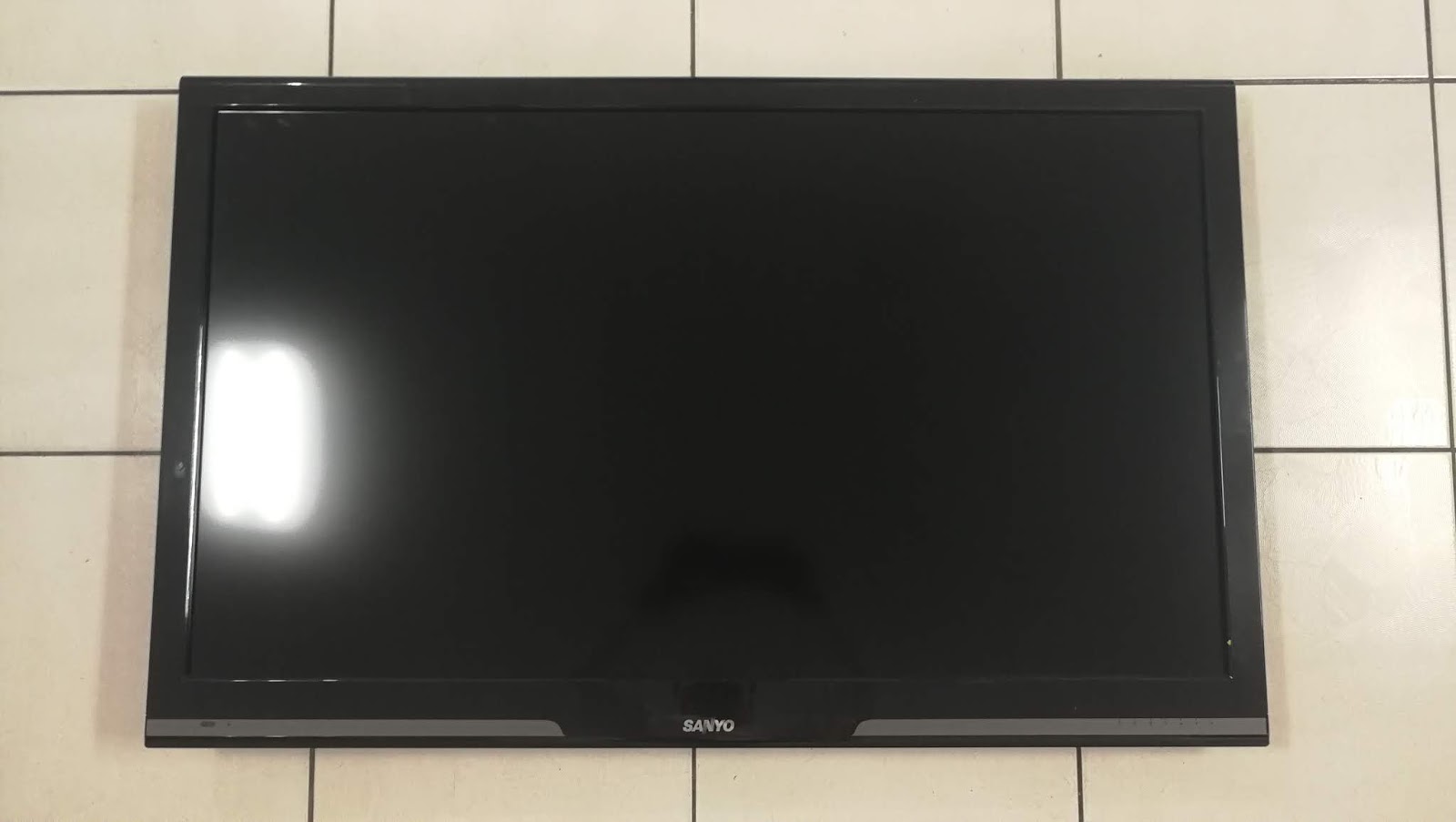 平凡狂想曲: 2018年底購入BenQ E55-700，非開箱文