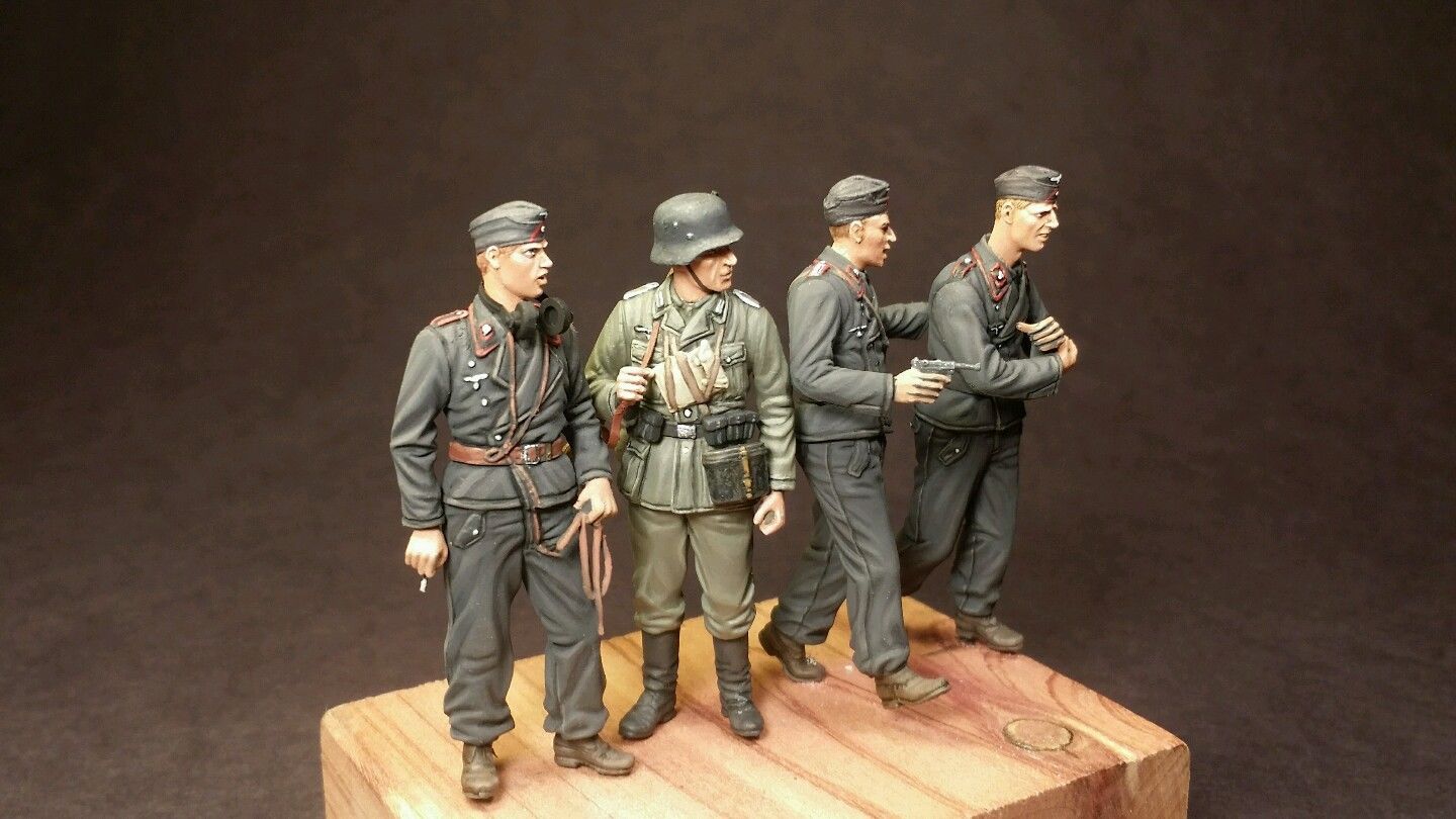 Nicholas Bruccoleri (BruccaNYC): 1/35 Ghost Division Panzer Crew and ...