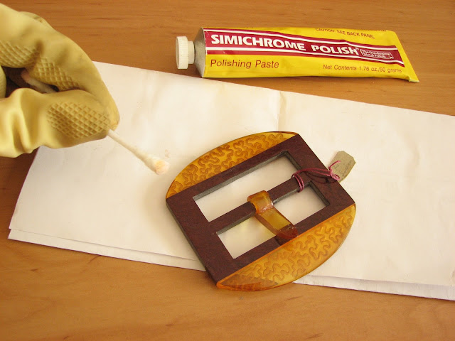 Agnes' Vintage World: How to identify Bakelite