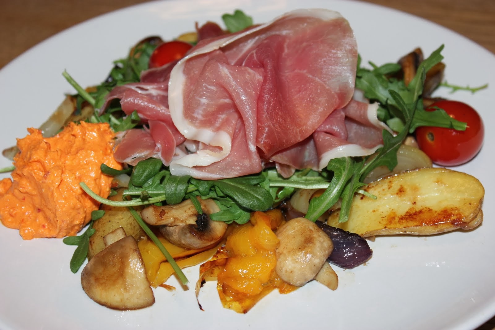 Bland bakverk och kastruller: MANDELPOTATIS OCH GREKISK RÖRA