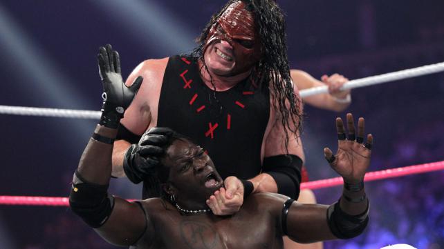 WWE In live!!!!: KOFI KINGSTON & R-TRUTH vs DANIEL BRYAN & KANE