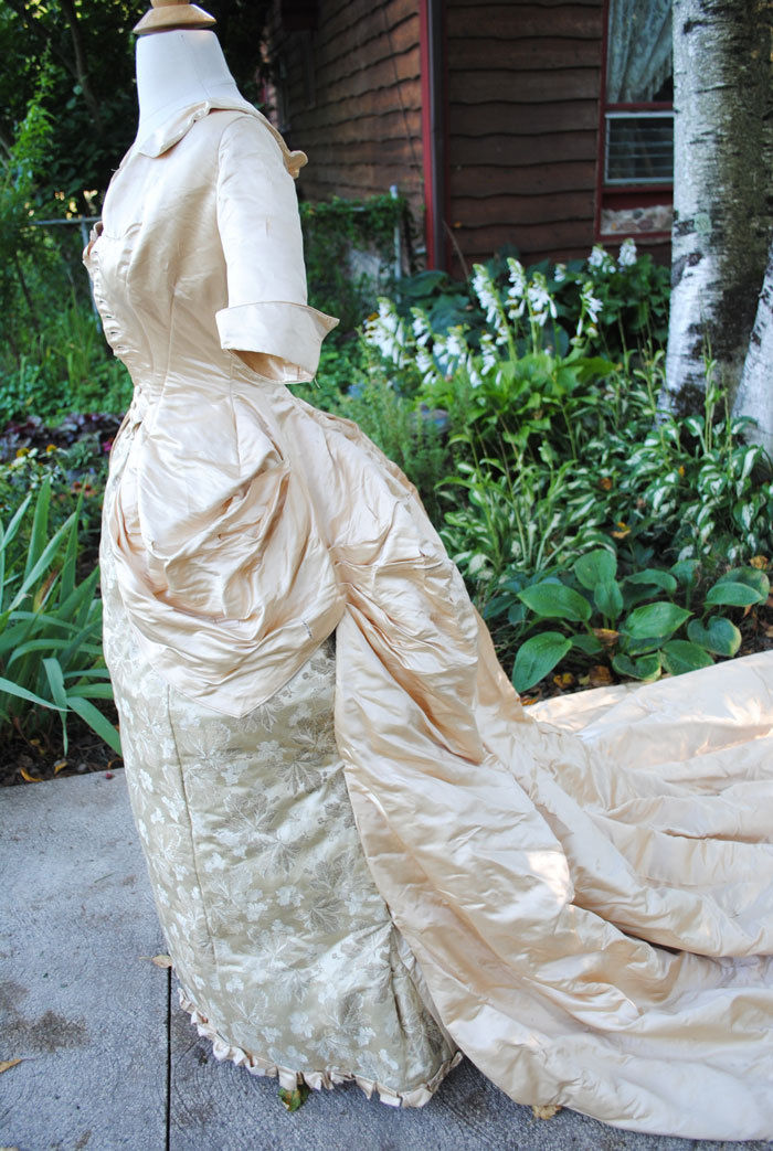 All The Pretty Dresses: Natural Form Era Wedding Gown