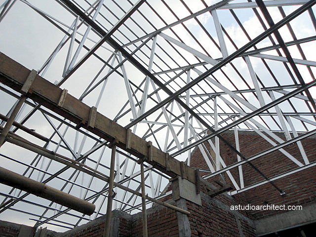 Pemasangan Atap Konstruksi Baja Ringan untuk Rumah Tinggal