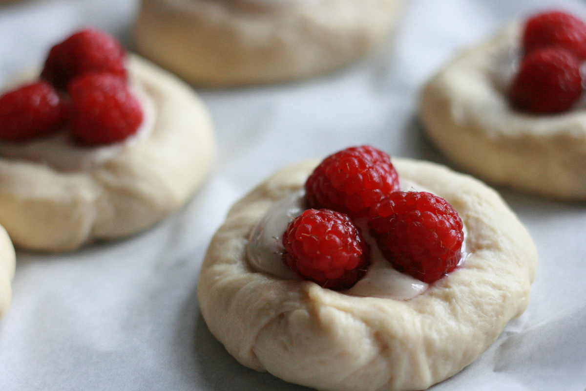 Food, unplugged: Soft raspberry buns