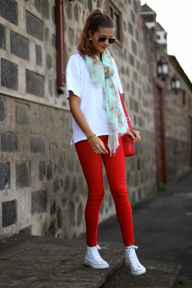Marilyn's Closet - FASHION BLOG: Red and Converse