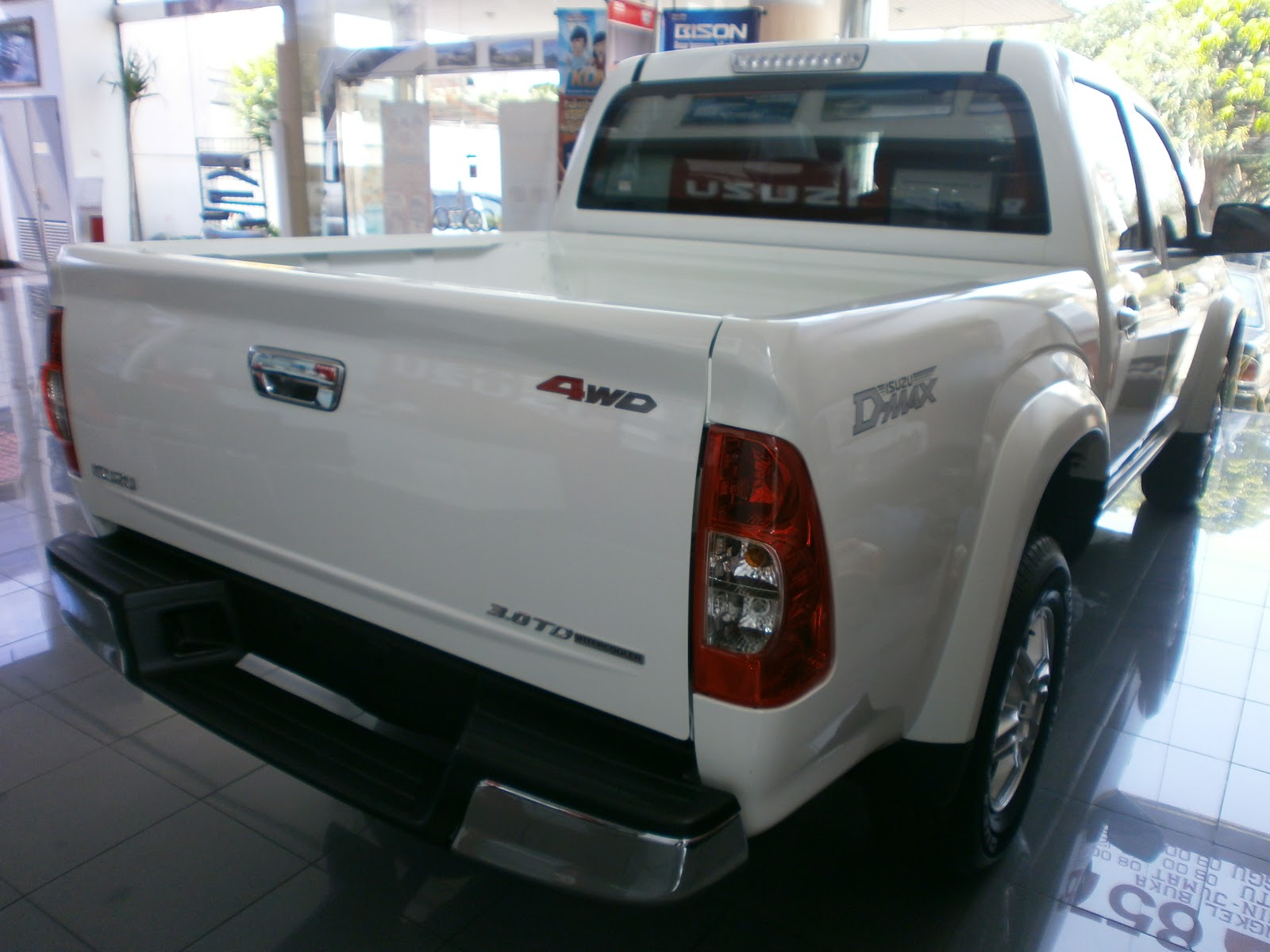 ISUZU D-MAX RODEO LS (4x4) 3000 cc - Harga Isuzu Giga Cikarang Bekasi