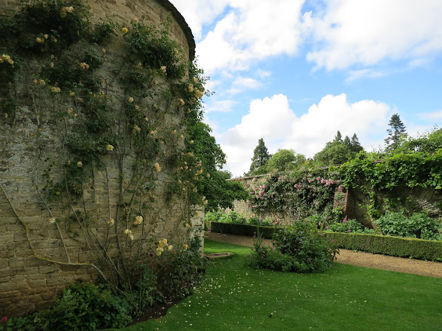 ARIZONA TRAVELER: ROUSHAM HOUSE & GARDEN