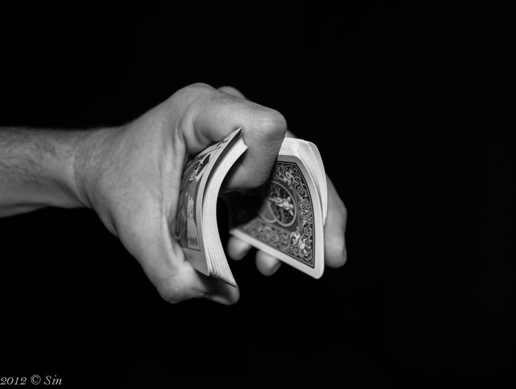 House of Cards: How to Shuffle Cards - One Handed Shuffle
