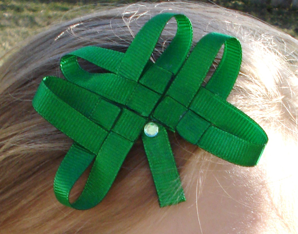 Modern yet Old-Fashioned: Shamrock Hair Clip -Tutorial-
