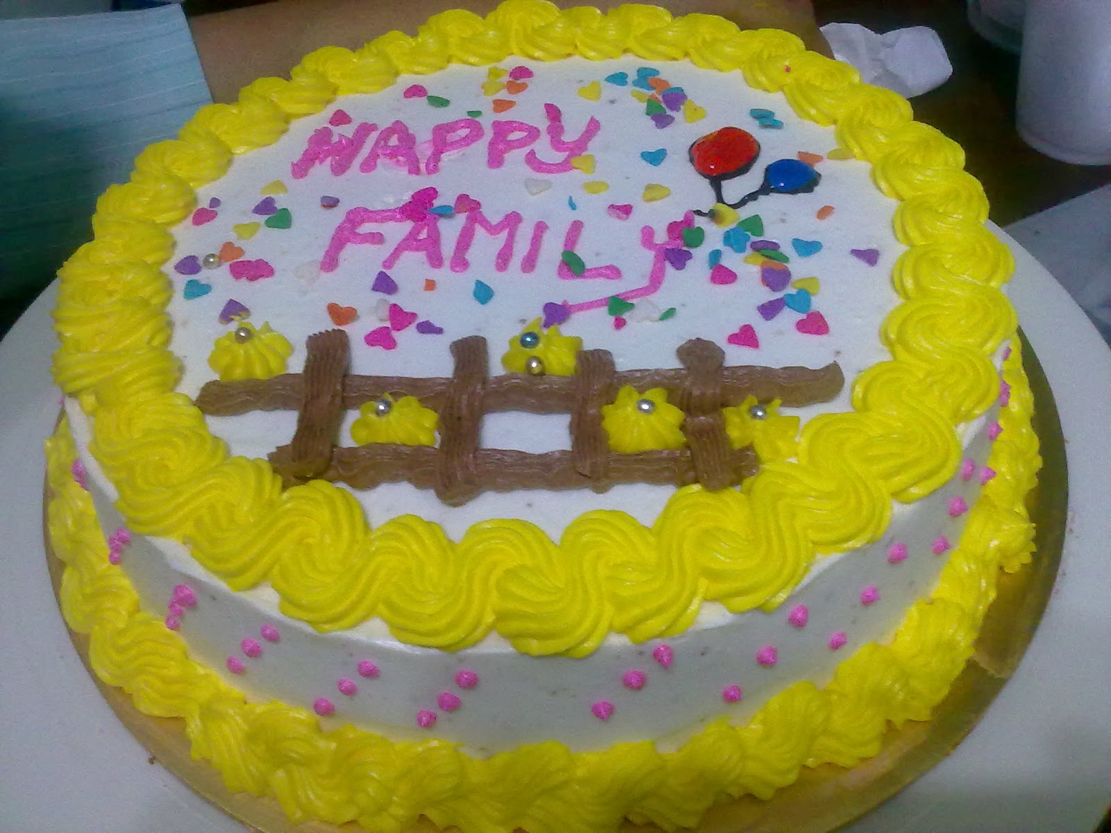 Yatie-Memasak: Kelas kek - Drawing on buttercream cake (030211)