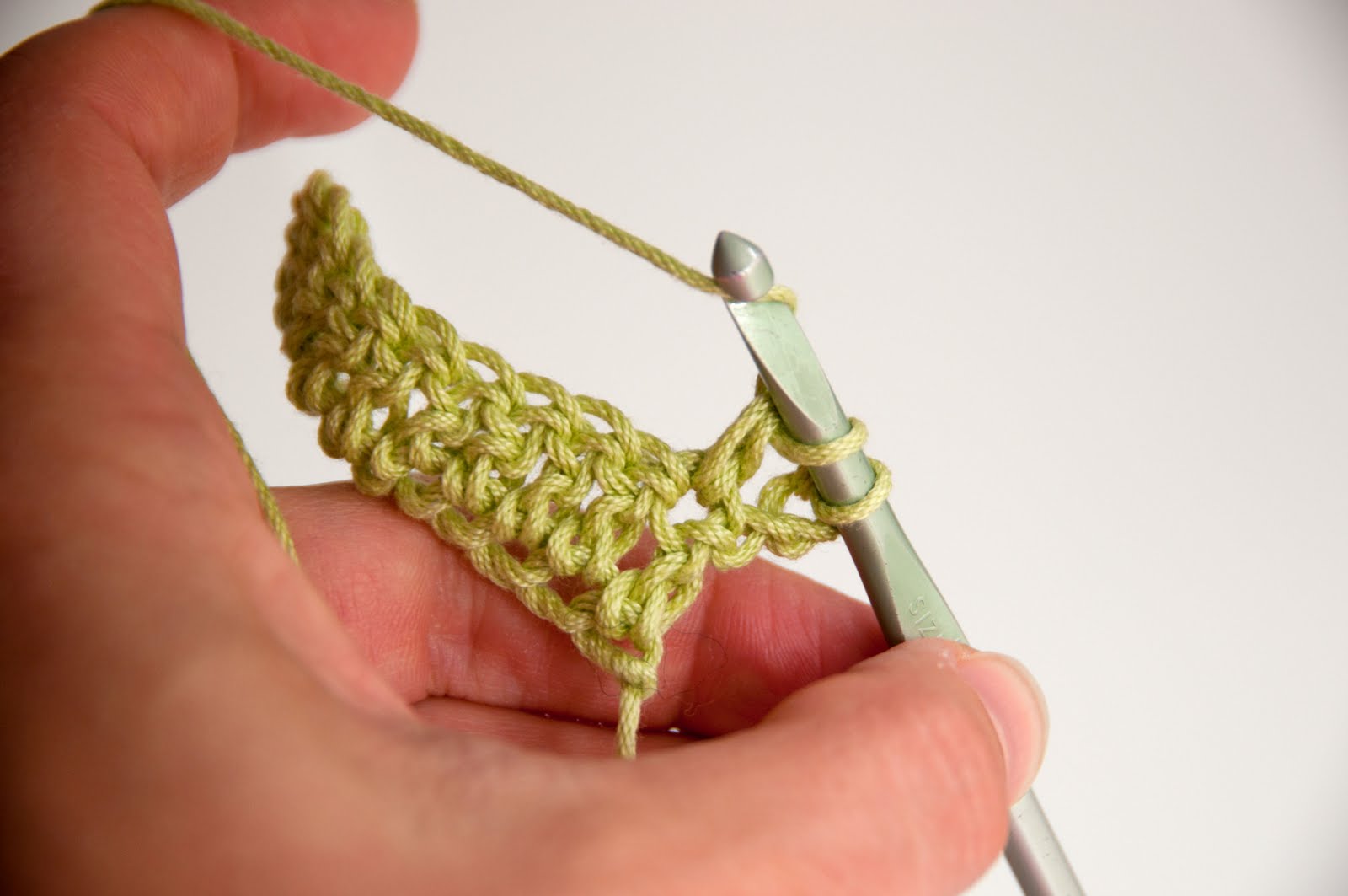 Aesthetic Nest: Crochet: Spring Frills Scarf (Tutorial)