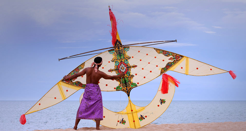 Art La Photography, Bing Fotos, Malaysian Man, Kite Fly, Malaysian Kite ...