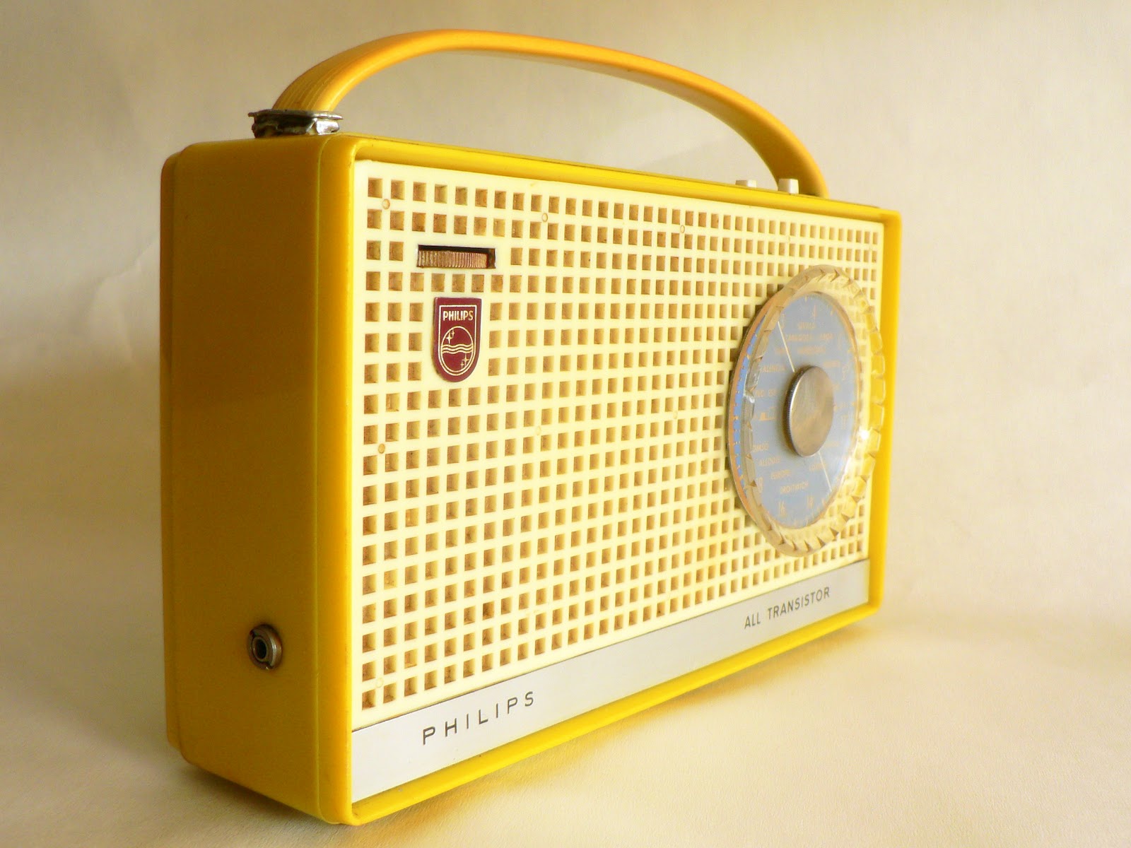VINTAGE & KITSCH SIGLO XX: RADIO A PILAS PHILIPS ALL TRANSISTOR