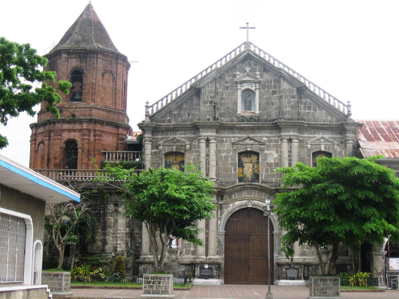 Ben Goes Where: Visita Iglesia in Laguna