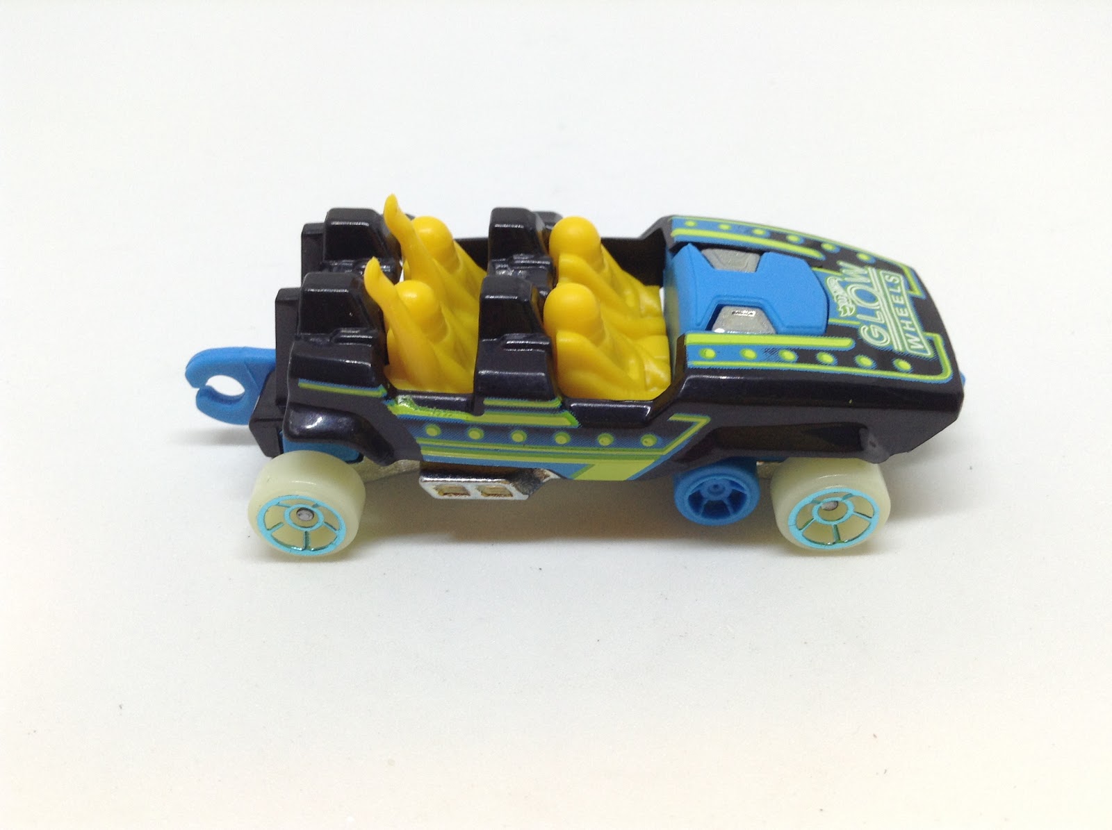 JULIAN'S HOT WHEELS BLOG: Loopster (2017 HW Glow Wheels)