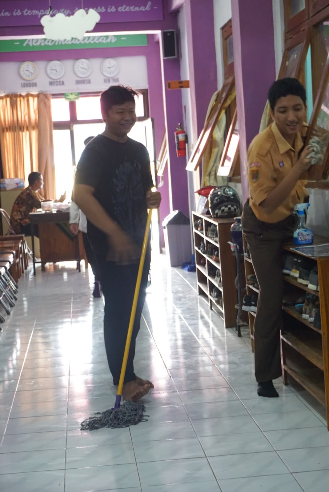 No Trash Day in SMA ABBS Surakarta - OSIS SMA ABBS SURAKARTA