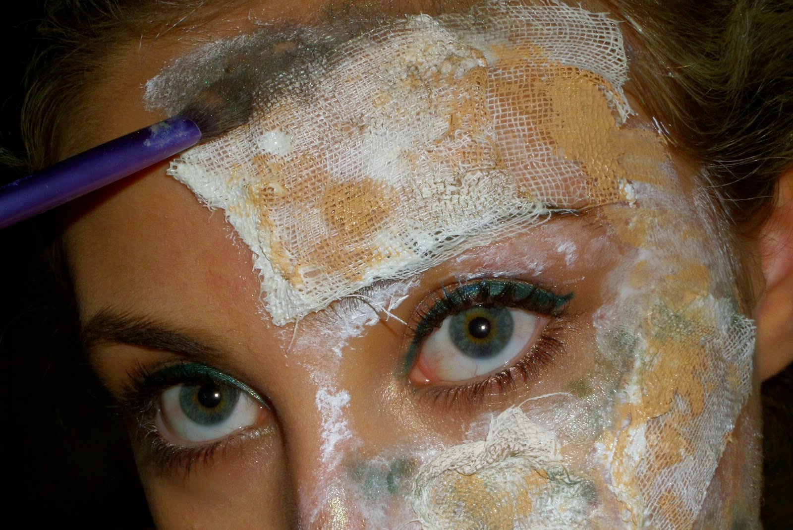 Lily Rose: Decomposing Zombie Halloween Makeup Look