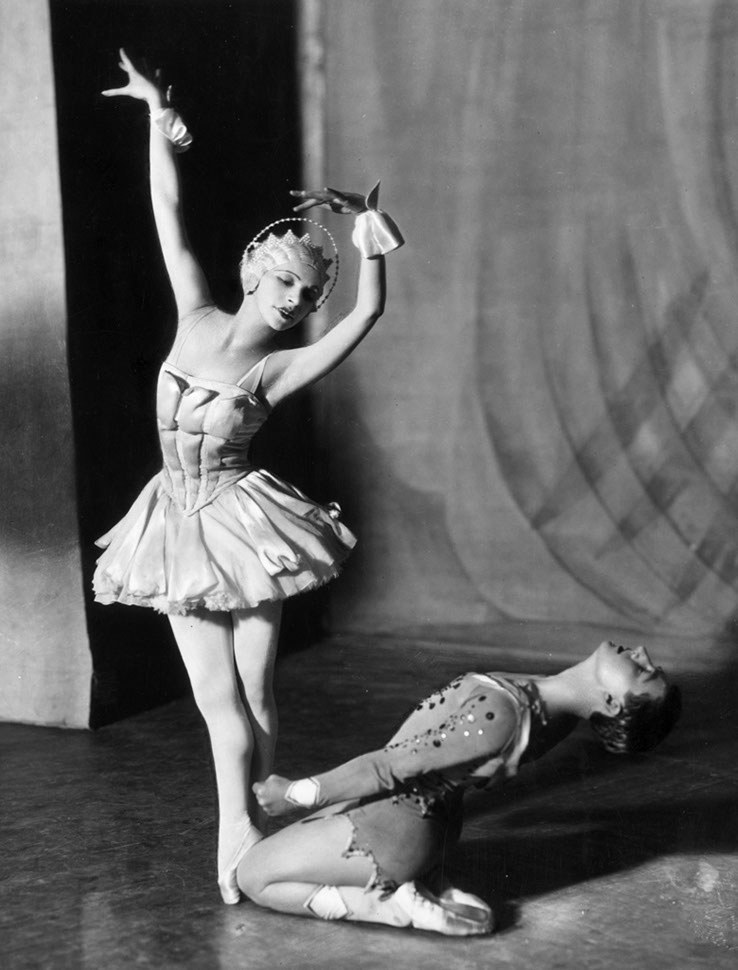 25 Gorgeous Vintage Photographs of Ballet Dancers From Between the ...