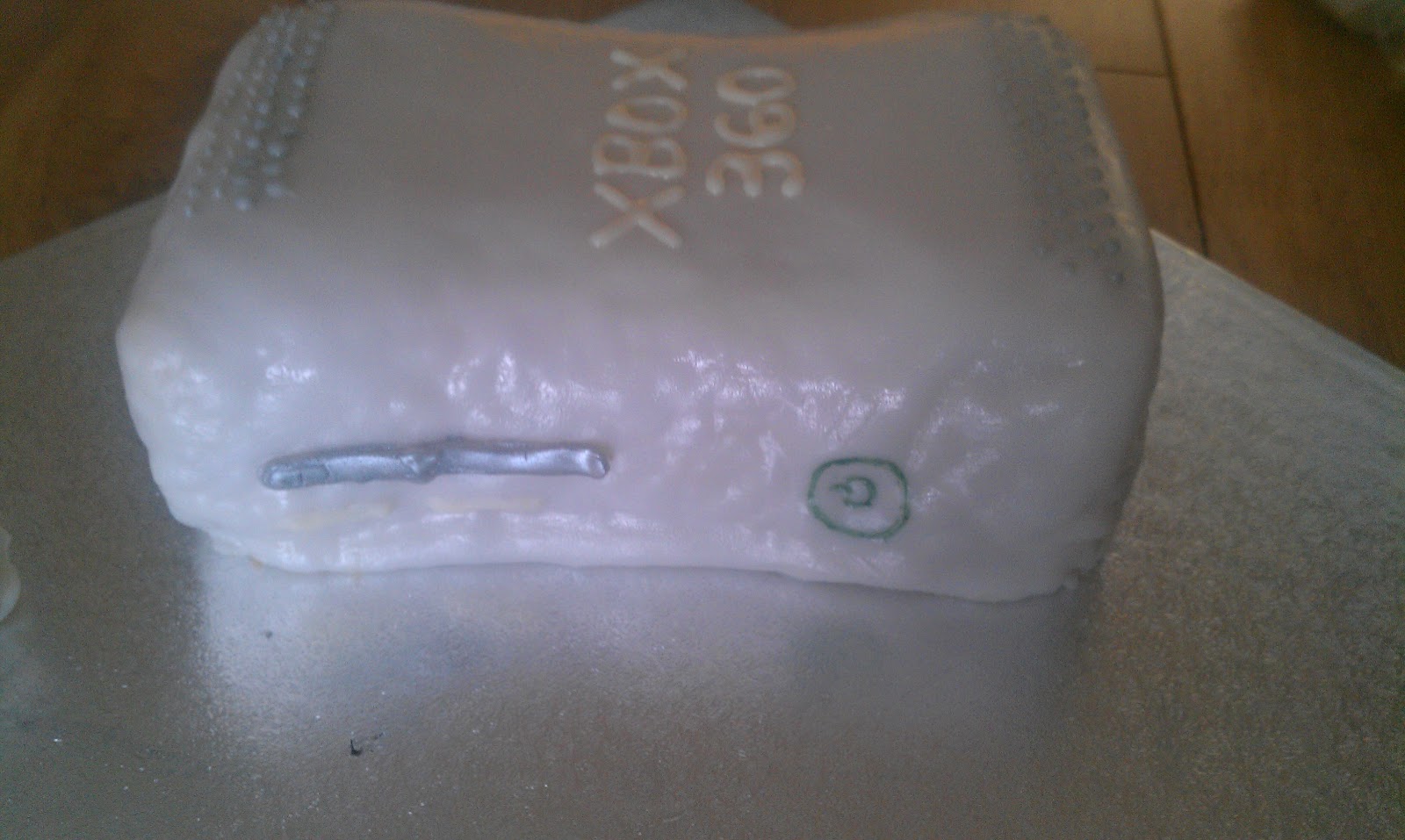 Bake me a picture: XBOX 360 Cake