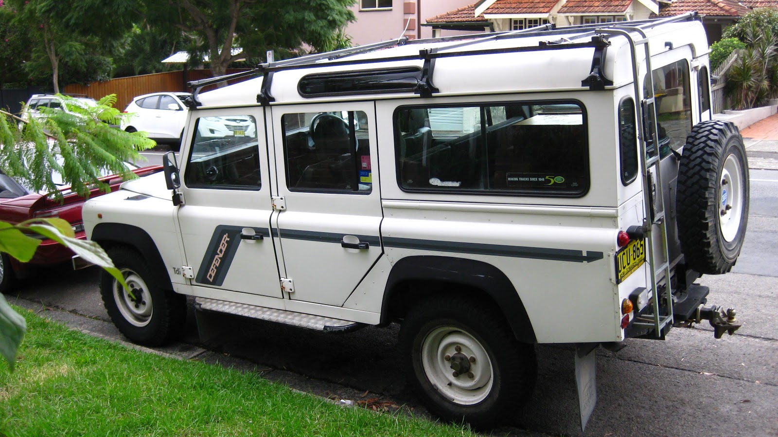 Aussie Old Parked Cars: 1998 Land Rover Defender 110 Tdi