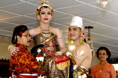 The Mad Monarchist: Royal Wedding in Indonesia