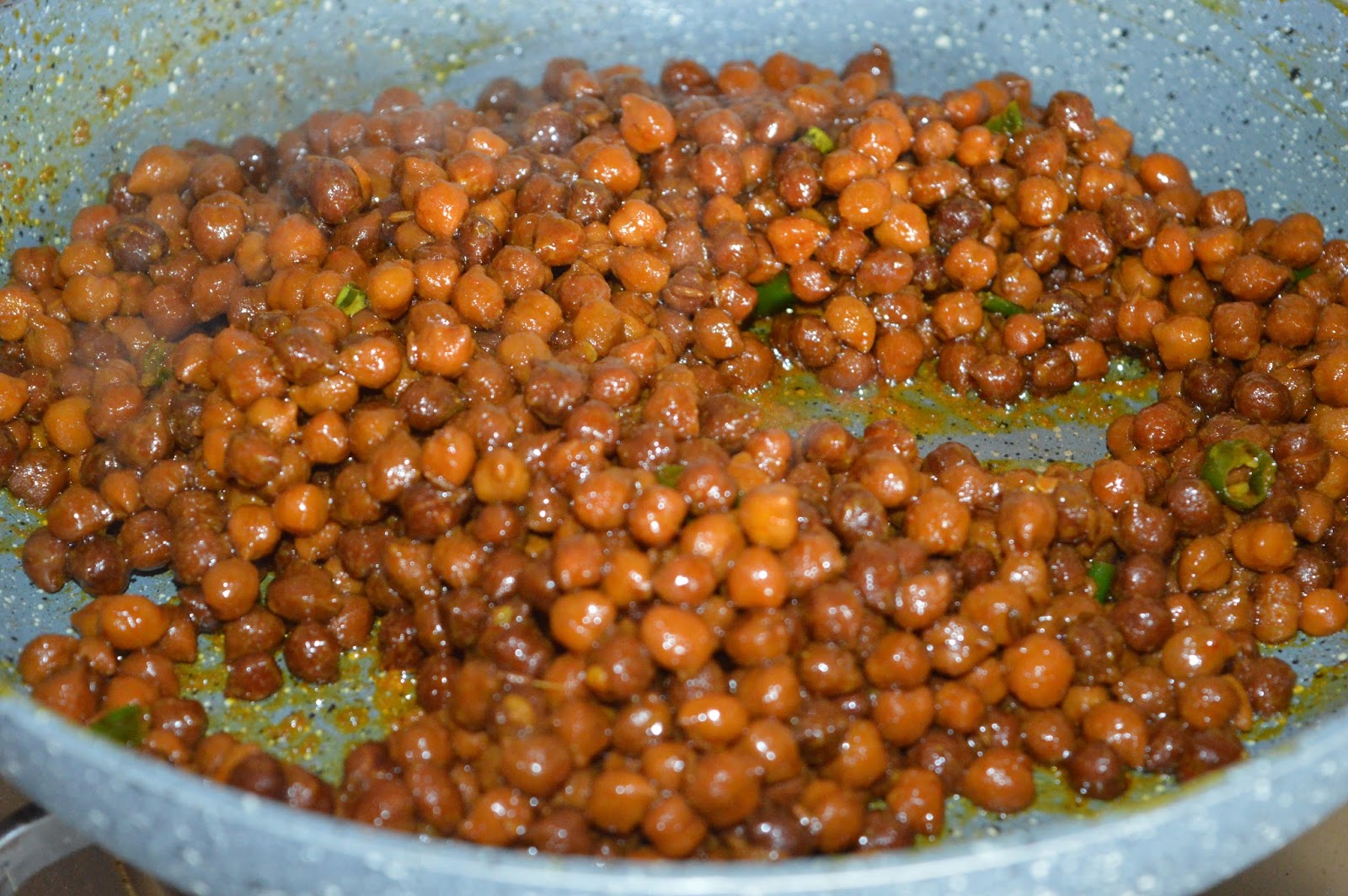exotic-n-easy cooking: Sukhe Channe (Dry Channa)