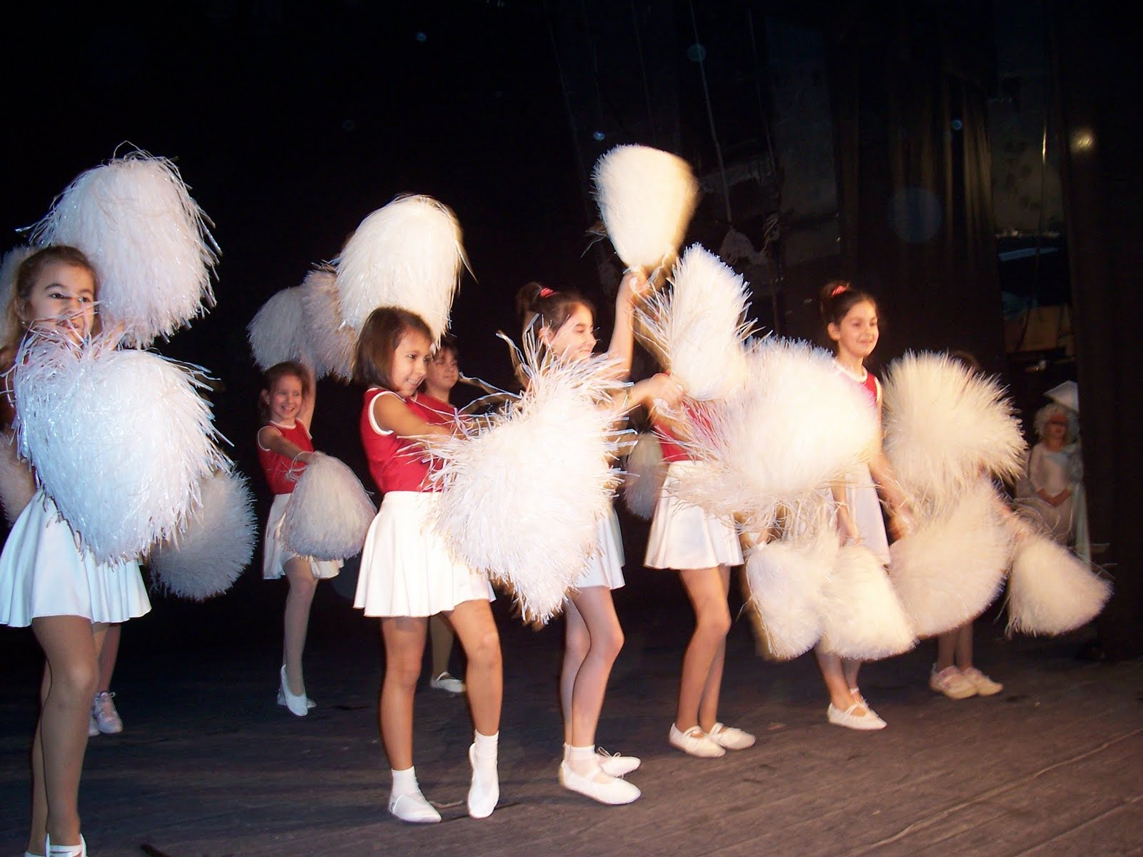 ŞCOALA GIMNAZIALĂ ,,MIHAI EMINESCU" ARAD: Echipa de majorete