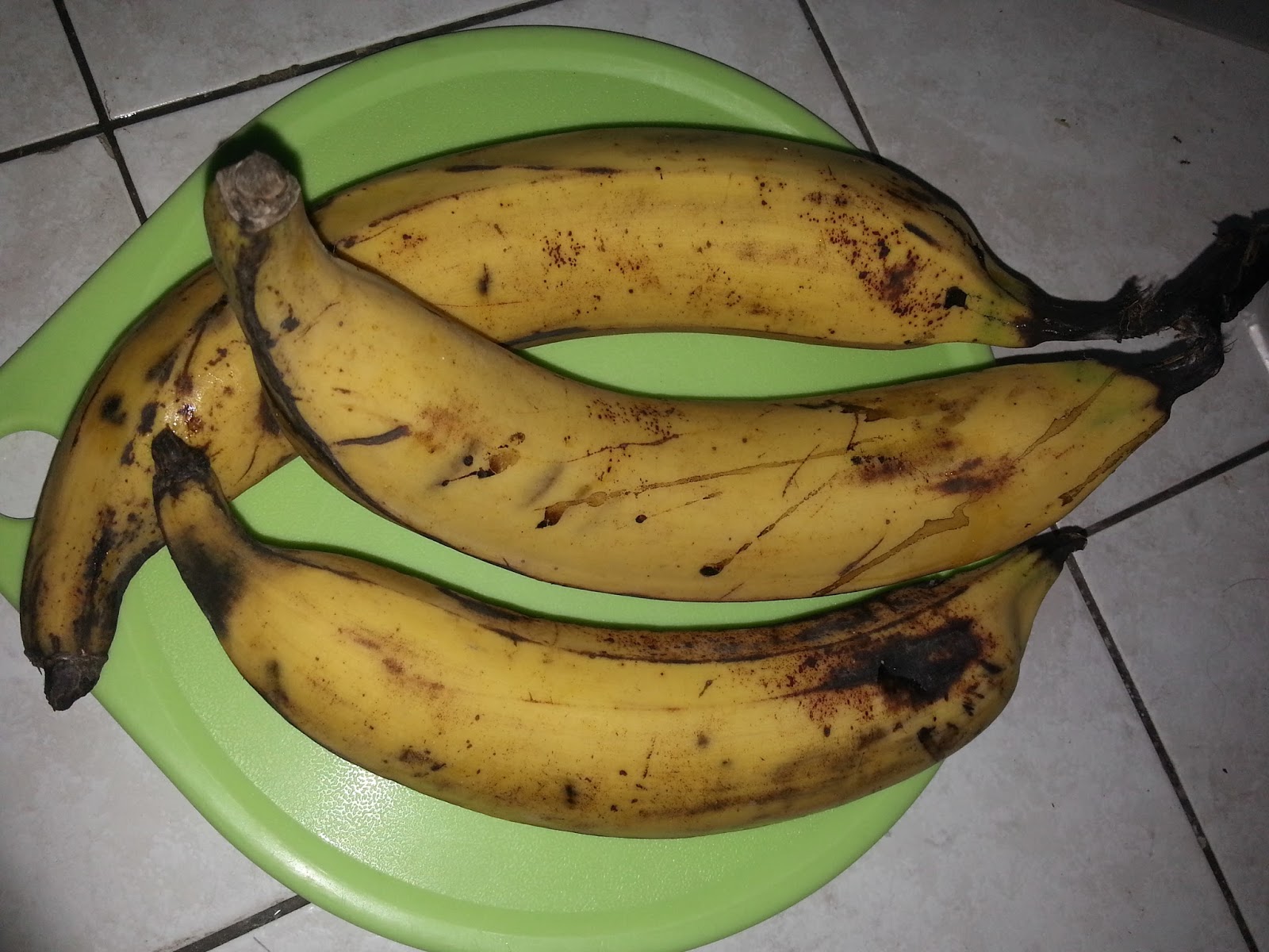 Manfaatkan masa menghasilkan kemanfaatan: Pisang Helang, Pisang Raja ...