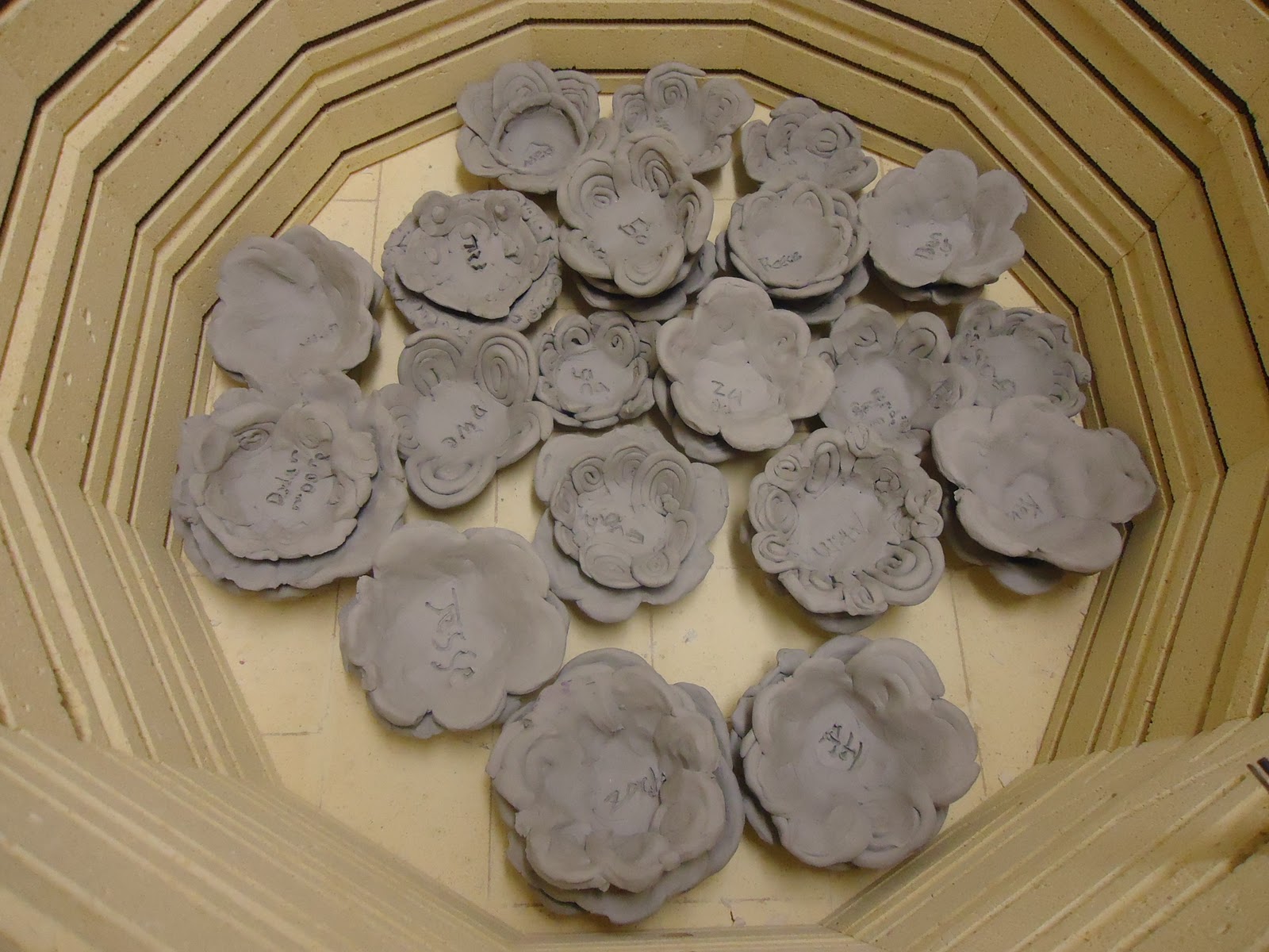MES Art/Tech: More Clay Projects: 3rd grade Coil bowls